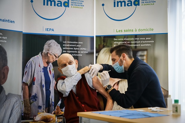 Communiqué de presse - Le 1er Genevois est vacciné • imad - Aide et ... Communiqué de presse - Le 1er Genevois est vacciné • imad - Aide et ...